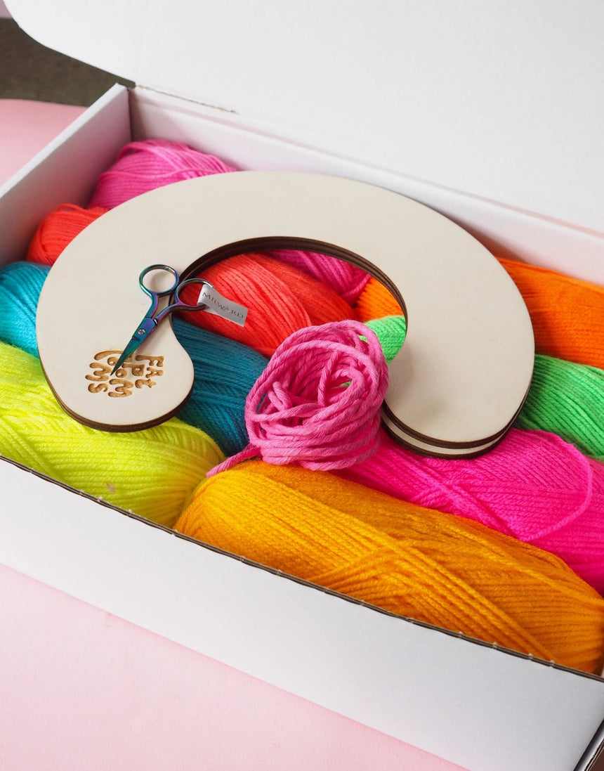 Giant Pom Pom Making Kit, Fat Pom Poms – Clothkits