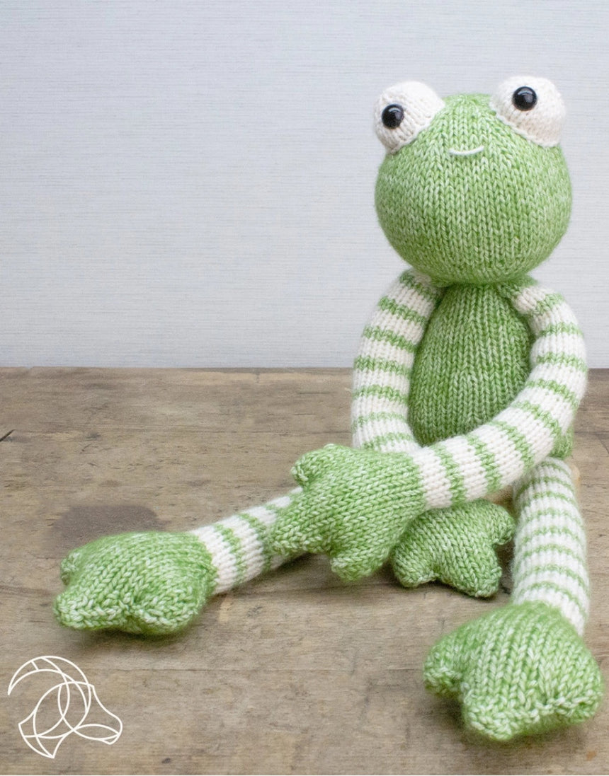 Tinus the Frog Knitting Kit, Hardicraft – Clothkits